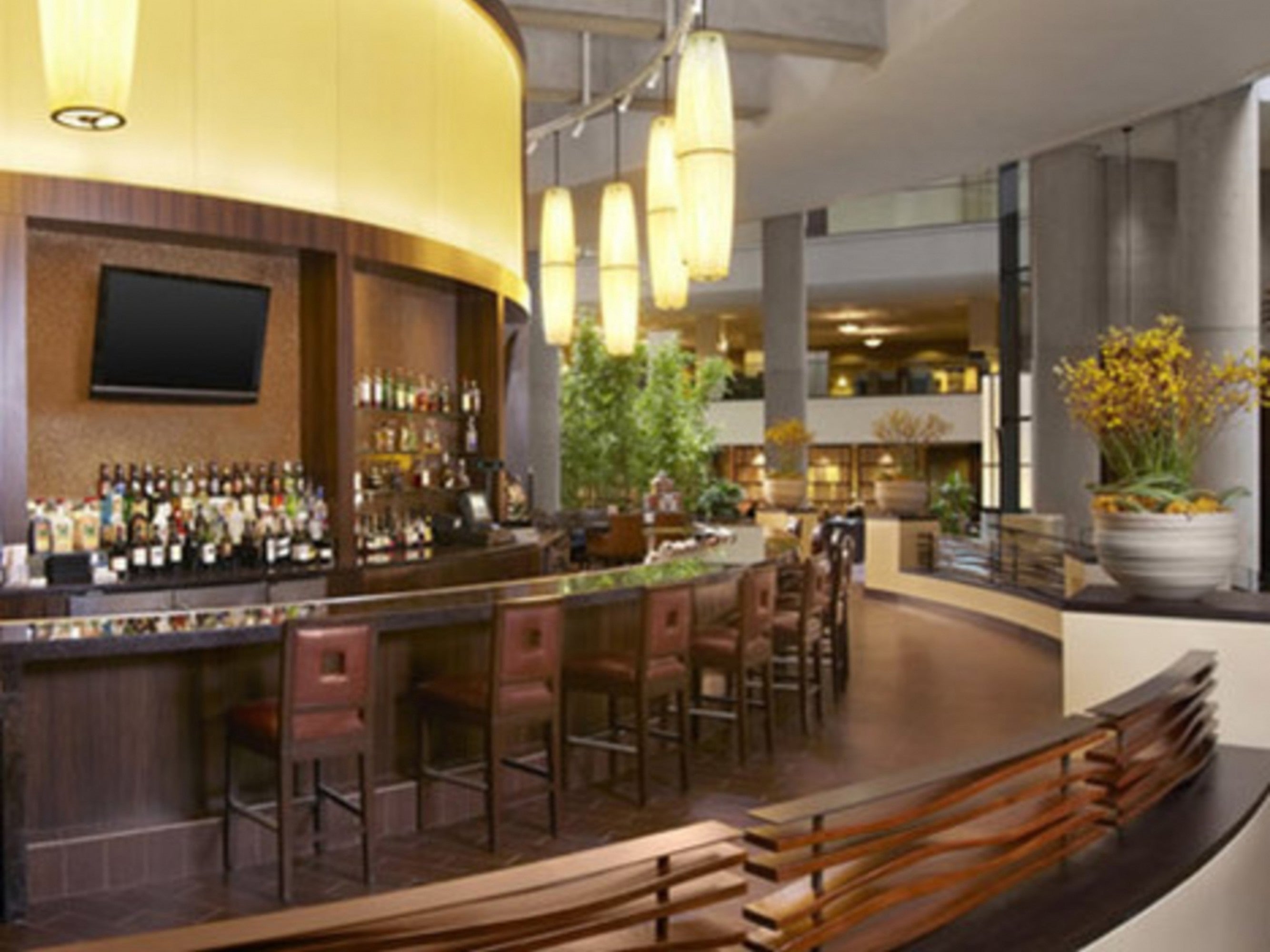 Lobby Court Bar | Discover Los Angeles