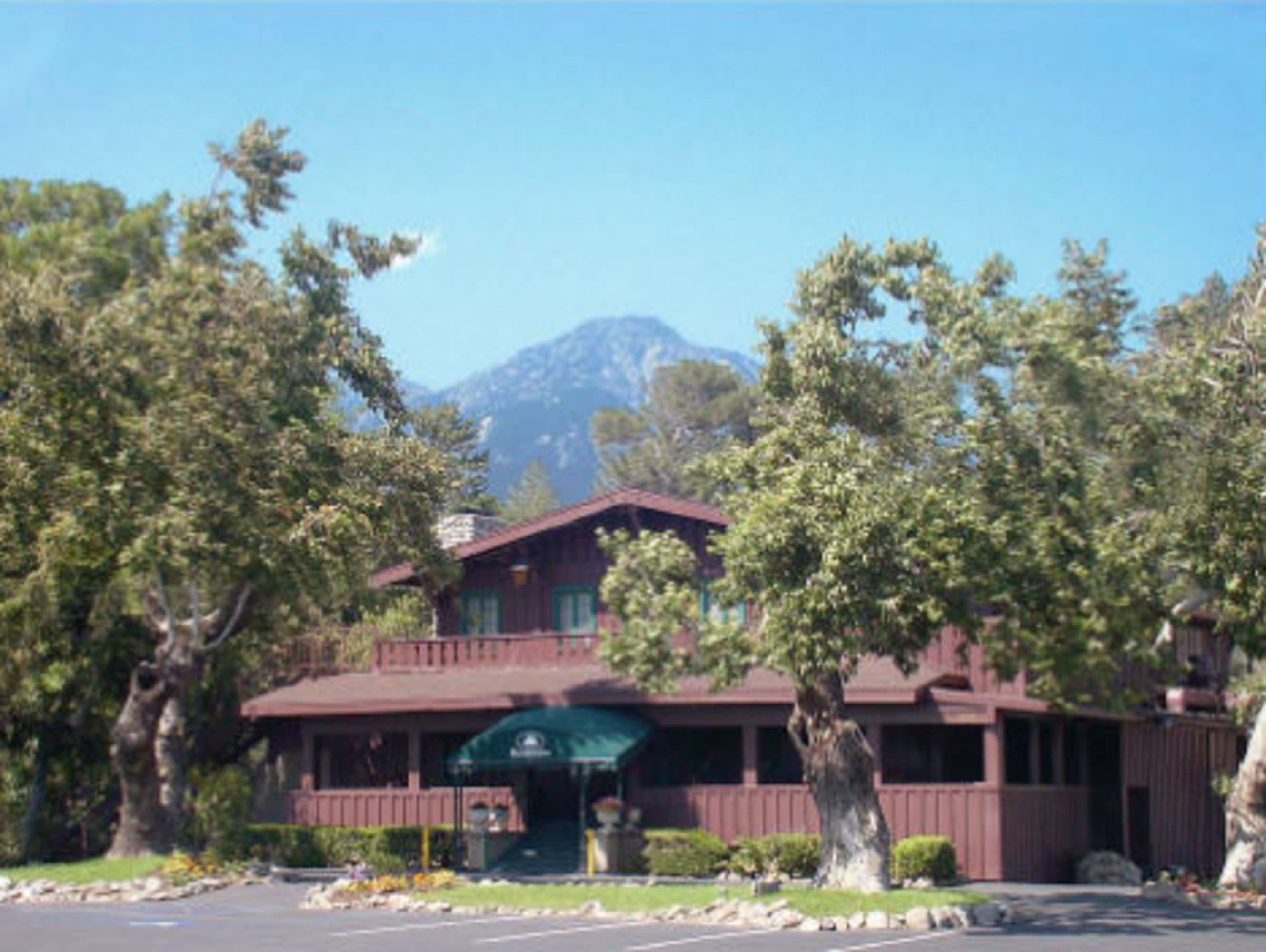 The Sycamore Inn Prime Steak House | Discover Los Angeles